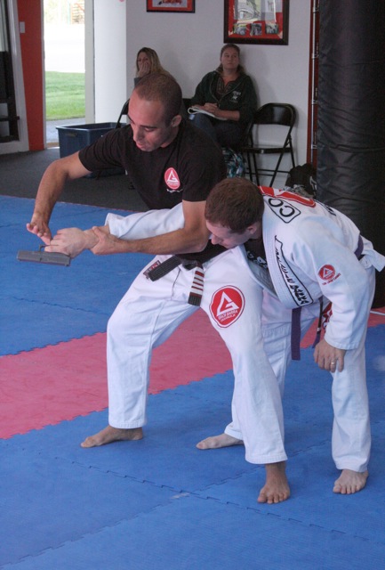 Bill teaches self-defense, offers choke app | Graciemag