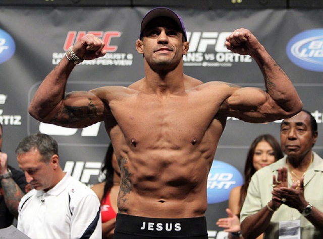 Berimbolo in MMA? Vitor Belfort shows his knowledge of the back-take ...