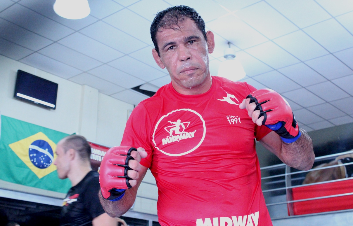 UFC---Minotouro investe em treino de wrestling com instrutor de ST ...