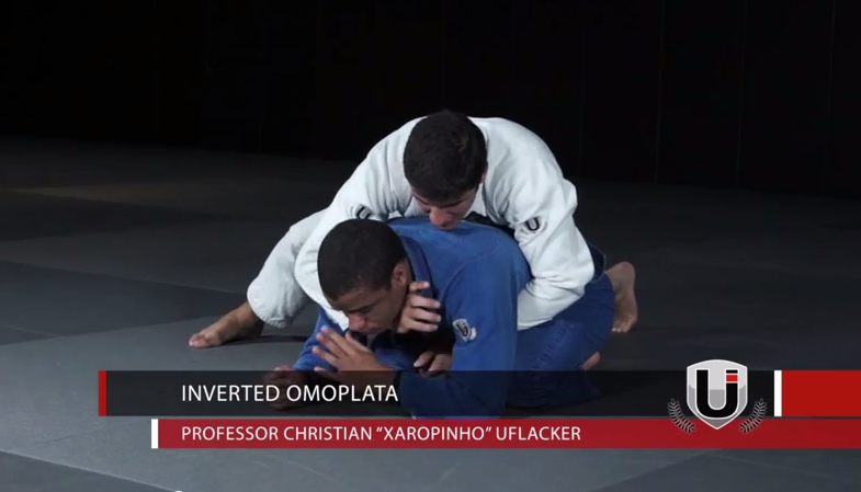 Learn an inverted omoplata with Christian "Xaropinho" Uflacker | Graciemag
