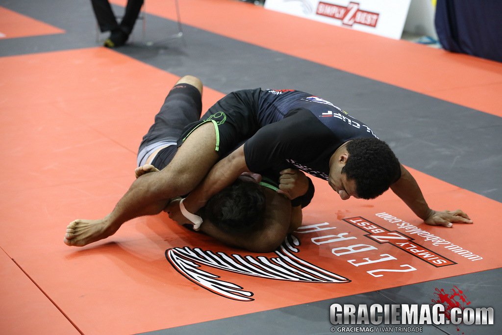 Vídeo Jiu-Jitsu---Veja o triângulo de Vitor Oliveira no Chicago Open de ...