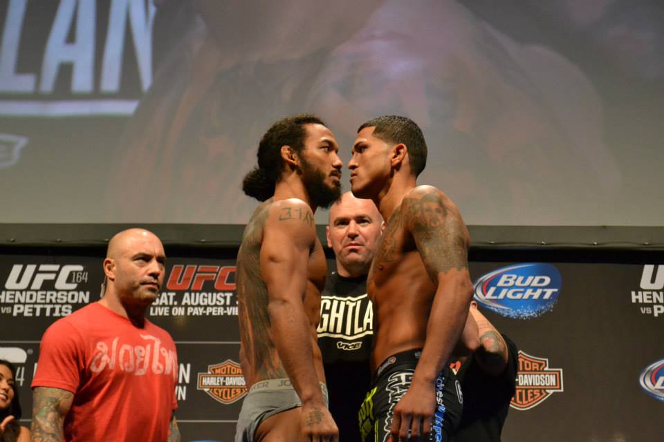 Confira os resultados, em tempo real, do UFC 164: Henderson vs Pettis ...