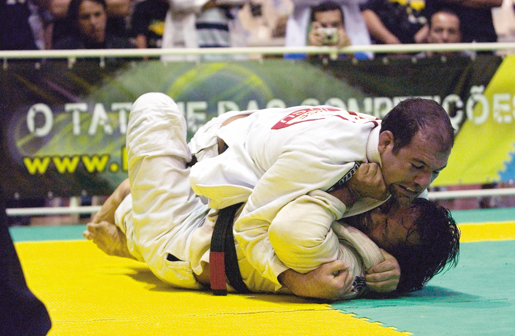 Como você passa a guarda De La Riva invertida no Jiu-Jitsu? Fabio ...