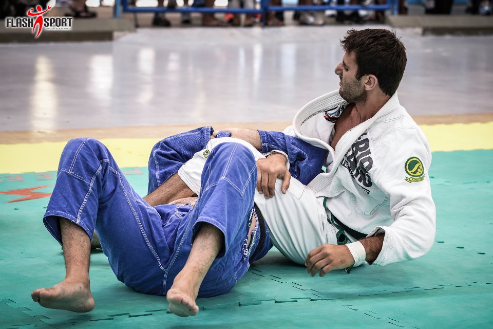 Campeão master do Rio BJJ Pro mostra passagem de guarda no Jiu-Jitsu ...