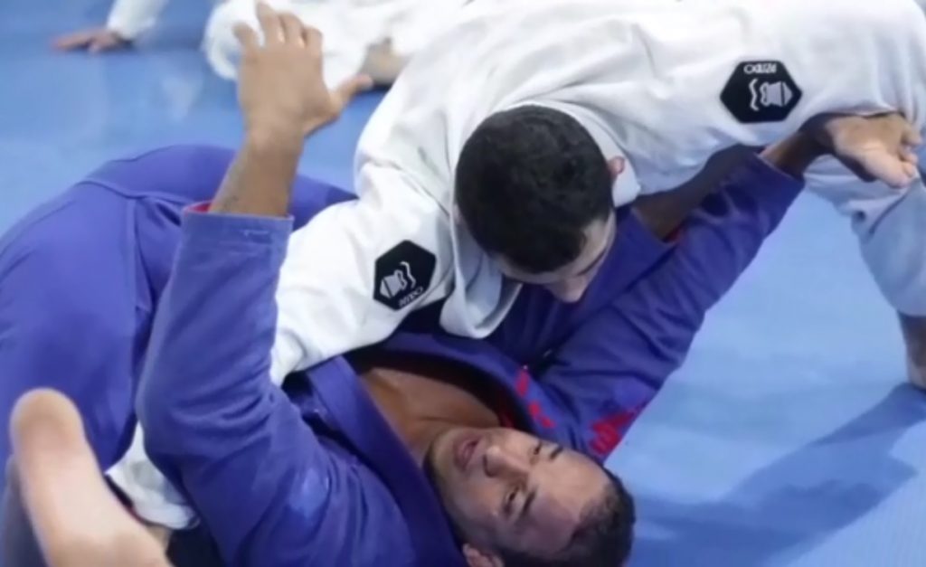 Romulo Barral ensina armlock da guarda-aranha na Alliance Acqua | Graciemag