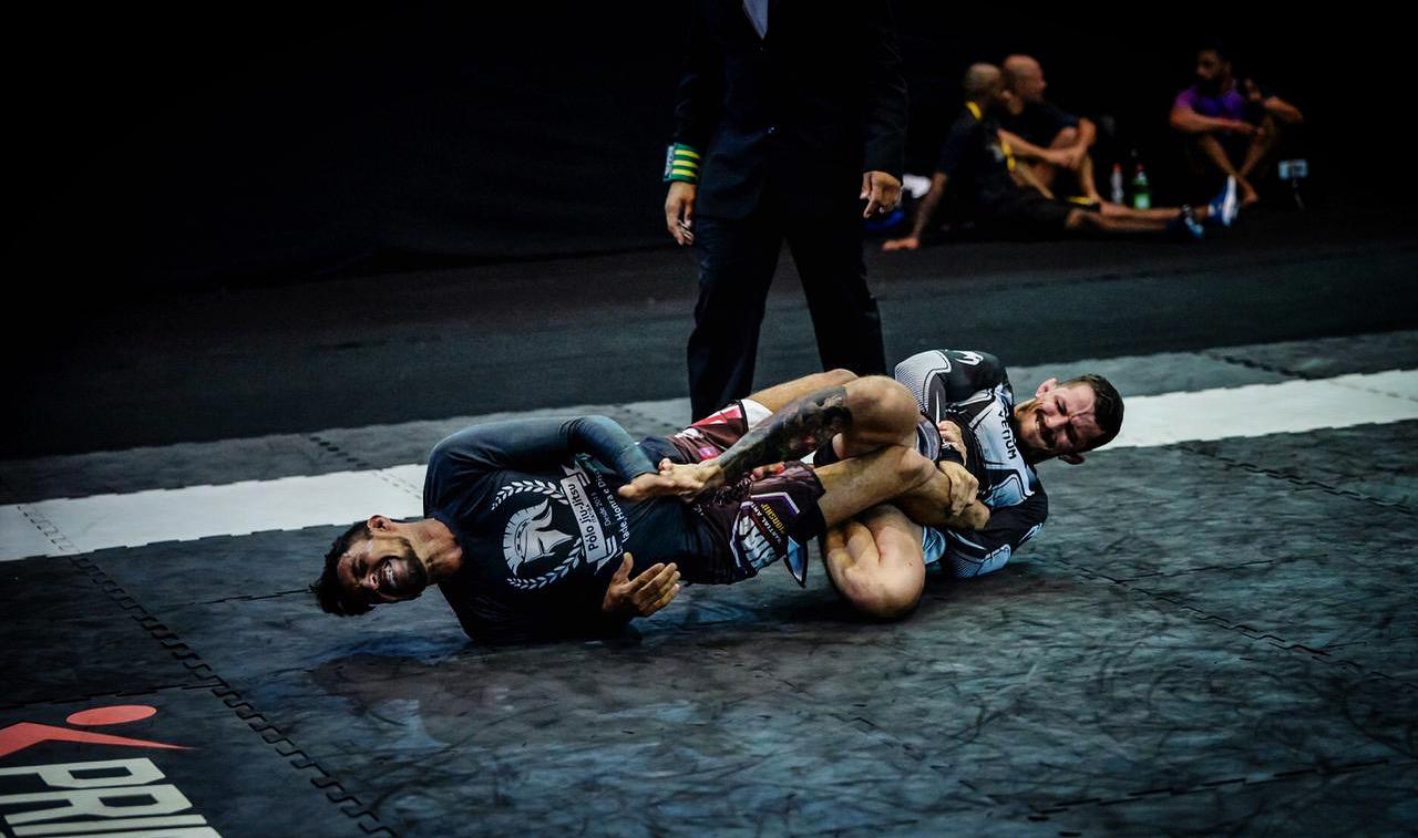 Líder do ranking sem kimono, Kauê Cavassani ensina chave de perna e ...