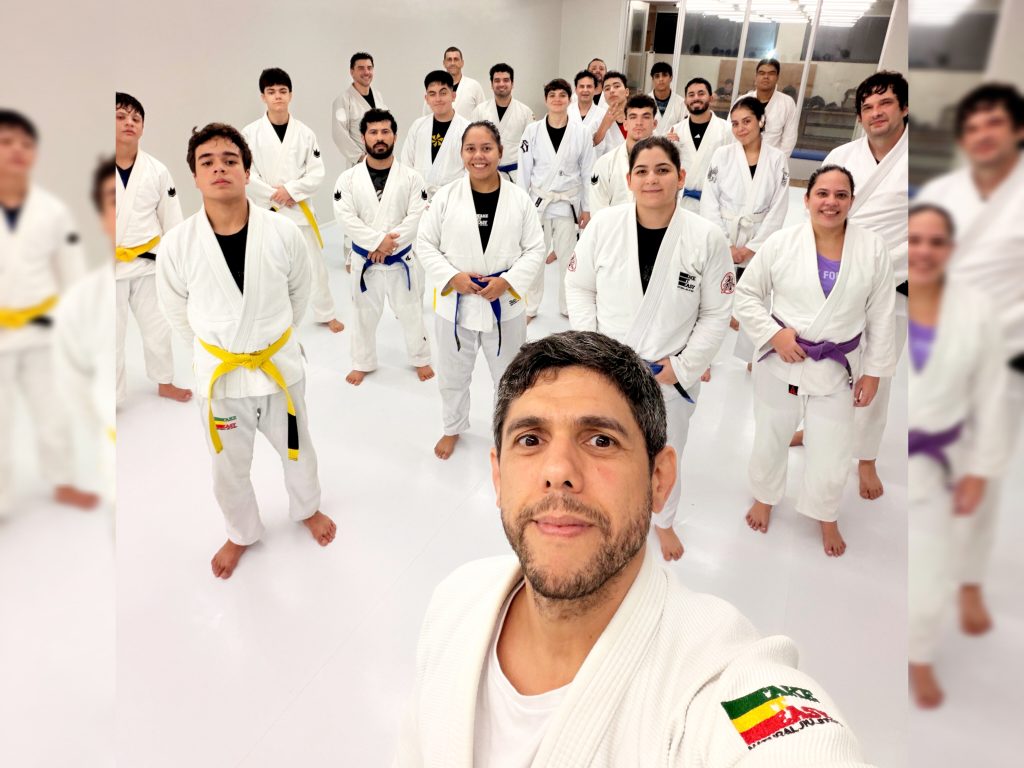 Professor Alex Gil lança a escola Take It Easy Natural Jiu-Jitsu ...